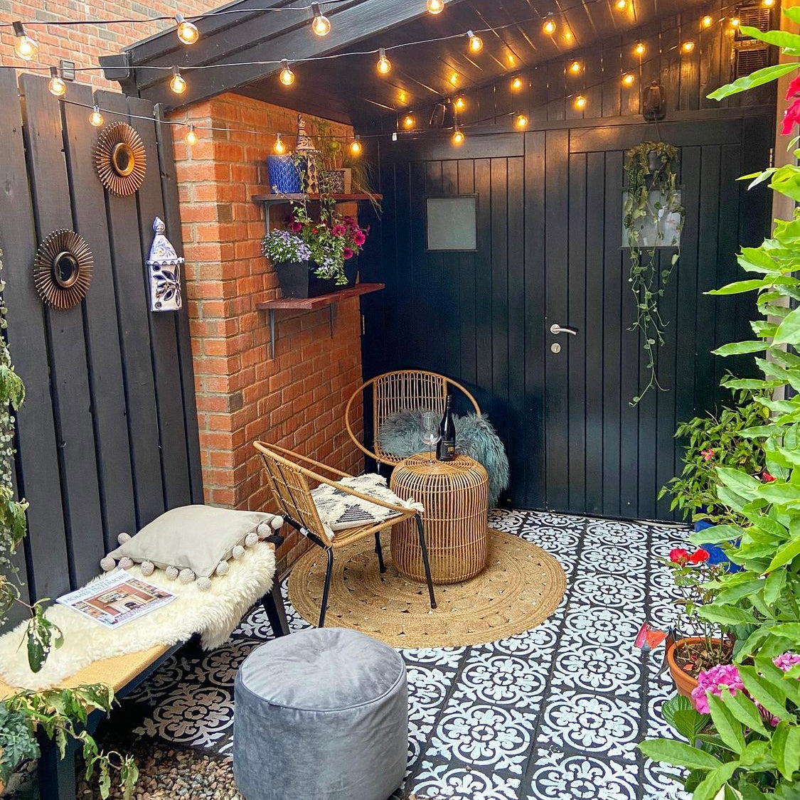 PATIO Square Staggered – Dizzy Duck Designs